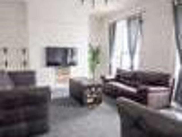 A stone's throw from the city centre All bills included Room 4
