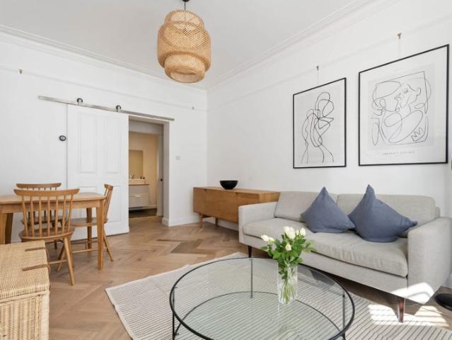 A Stunning & Modern Chelsea Apartment