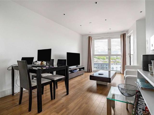 A stunning one bedroom apartment in this modern development near Emirates stadium