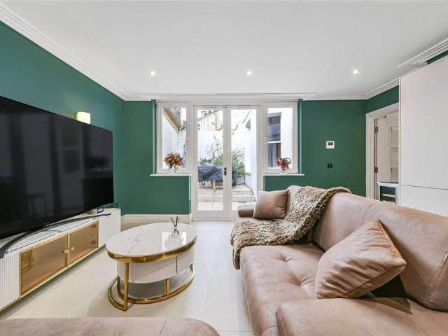 A stunning and modern three bedroom duplex garden apartment on Elgin Avenue