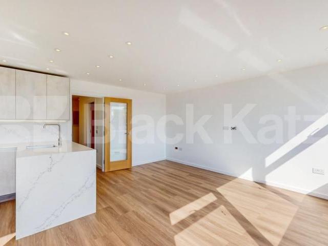 A stunning fully renovated three bedroom apartment finished to an exceptional high standard throughout