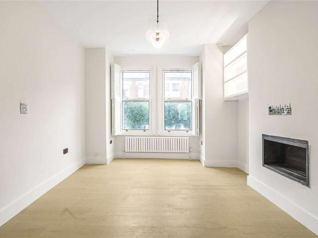 A stunning, family home moments from the river and the open spaces of Putney Common