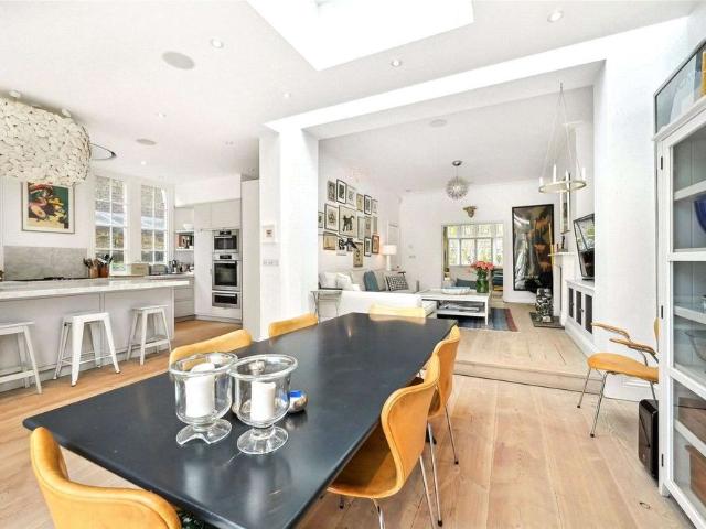 A stunning five bedroom semi detached house in the sought after Bedford Park area of Chiswick. Available for long let