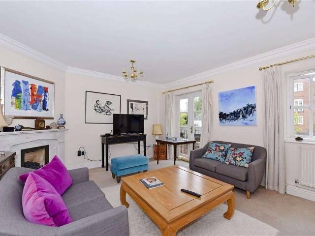 A stunning four bedroom town house located in the heart of Marlow
