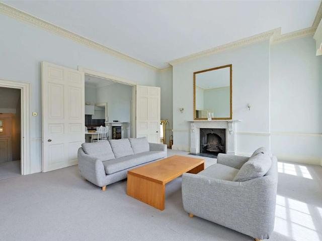 A stunning Grade I listed 2 bed maisonette on the popular Great Pulteney Street in the centre of the beautiful city of Bath