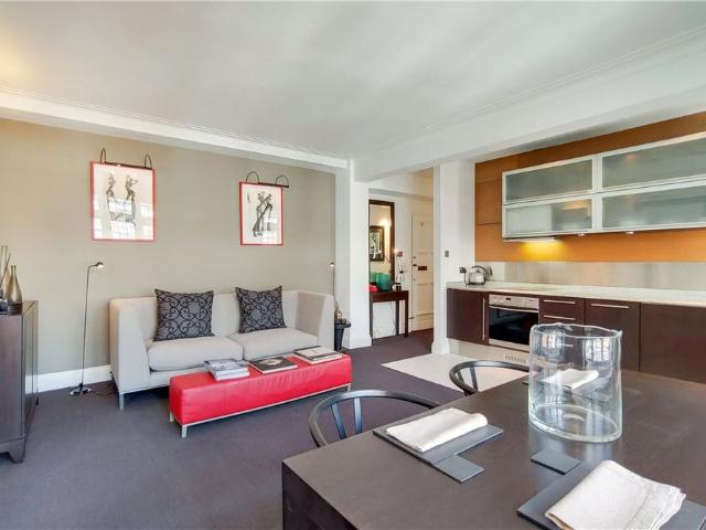 A stunning, interior designed one bedroom apartment situated on the 4th Floor with lift of this popular portered block just minutes from Marylebone High Street