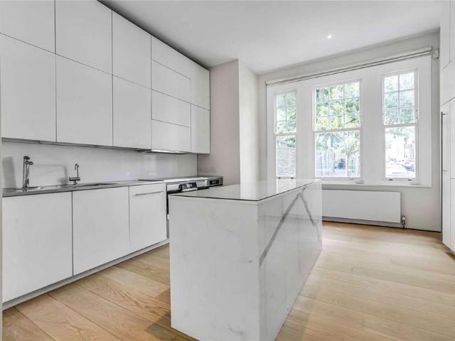 A stunning period house with spectacular river views, terraces and garage