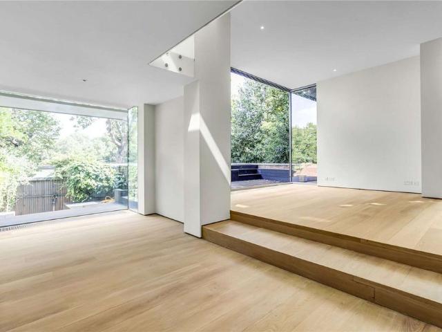 A stunning period house with spectacular river views, terraces and garage