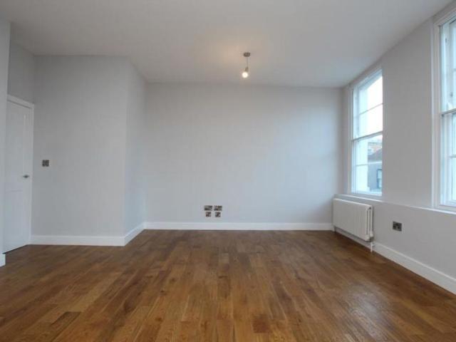 A stunning, recently refurbished 2023 property which is in a prime position in Clifton Village