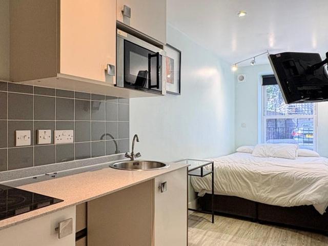 A Stunning Studio in Camden Some Bills Included
