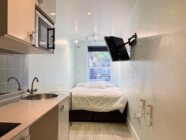 A Stunning Studio in Camden Some Bills Included