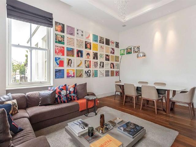 A stunning split level apartment on Leinster Gardens, featuring two bedrooms and two bathrooms. This property boasts high ceilings and exceptional finish quality throughout