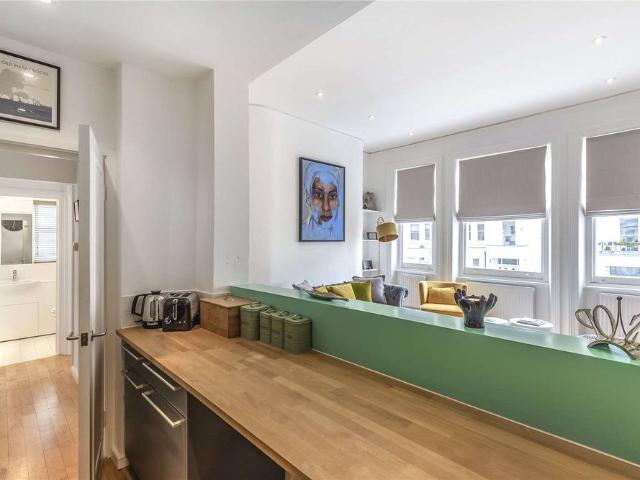 A stunning 1 bedroom apartment finished to an exceptional standard, in this prime Belsize village location