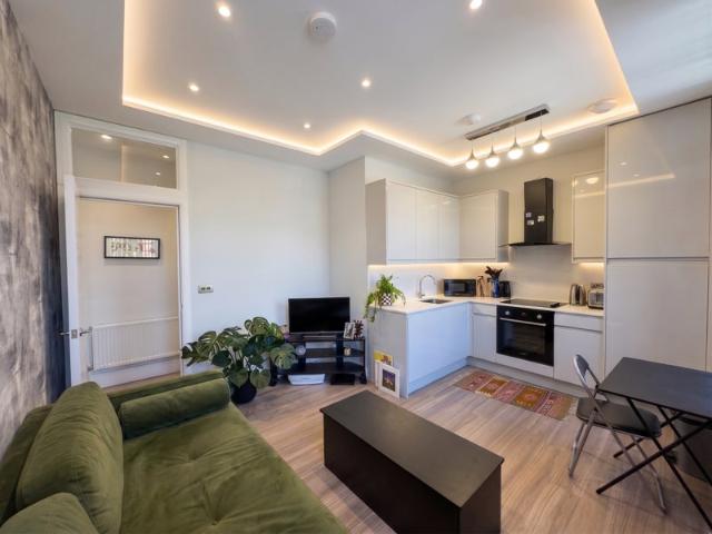 A stunning 1 bedroom apartment in N7