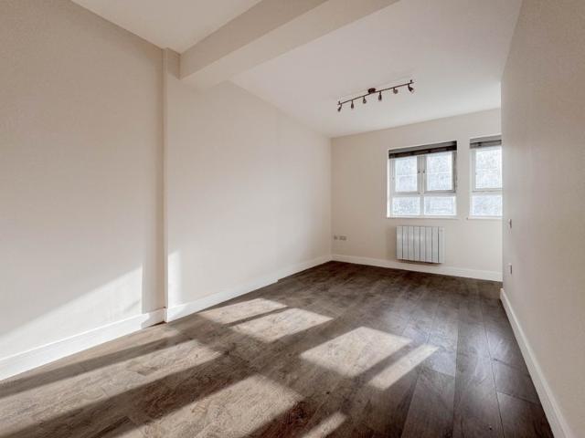 A stunning 2 bedroom flat in Mottingham, SE9