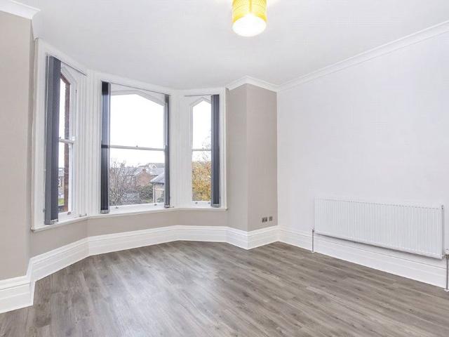 A stunning, 2 bedroomed apartment on the first floor of this handsome bay fronted period townhouse, a short distance from the city centre