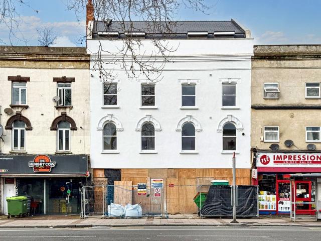 A stunning 4 bedroom 3 bathroom flat in E13