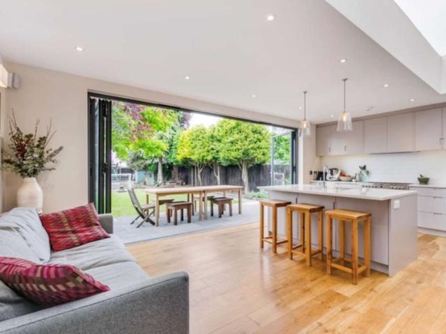 A stunning 6 Bedroom shared home with indoor / outdoor living Room 2