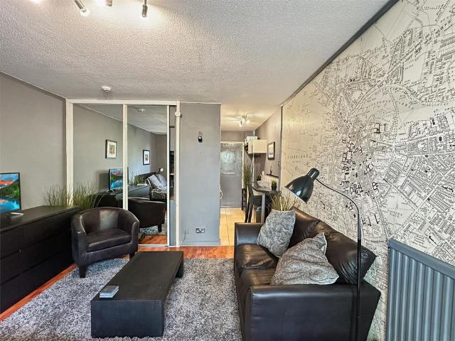 A studio apartment with some bills included, located in the heart of central Cambridge The property is ideally located for pleasant walks along the river Cam and Midsummer Common. For those working and studying, the University buildings and Science P
