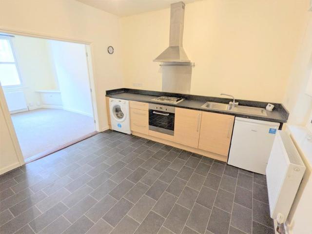 A studio flat with kitchen and bathroom