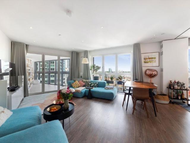A stylish 3 bedroom apartment to rent in Wiverton Tower, Aldgate E1