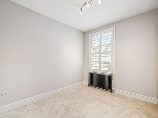 A stylish 1 bed flat recently refurbished in the heart of Fulham