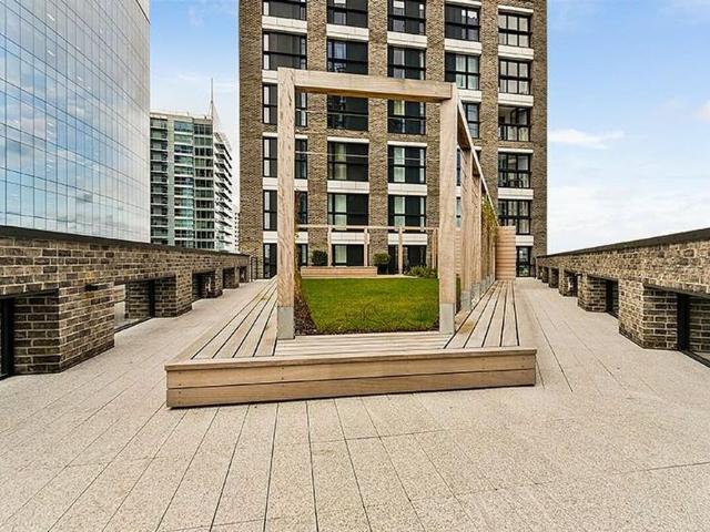 A stylish 2 bedroom apartment to rent in Wiverton Tower, Aldgate E1
