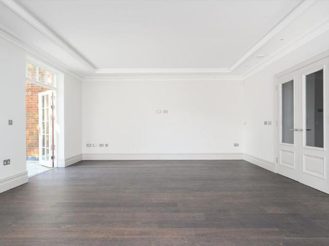 A stylish 2 bedroom apartment located in the heart of Sunningdale
