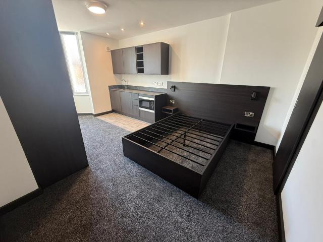 A stylish and modern studio apartment is now available to let on Regent Street, Long Eaton
