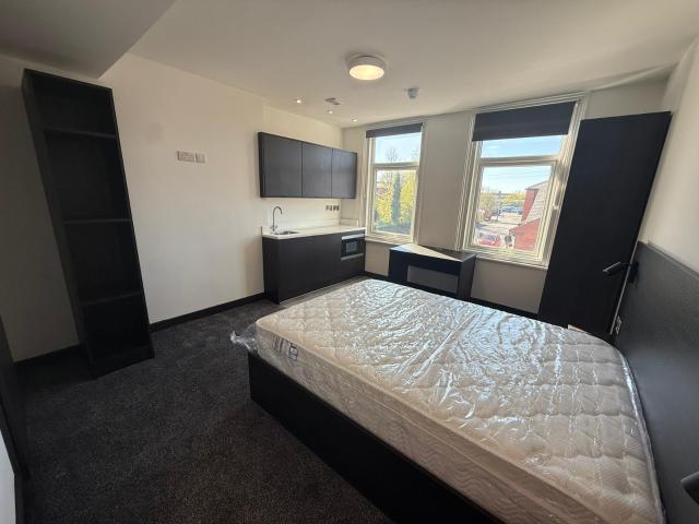 A stylish and modern studio apartment is now available to let on Regent Street, Long Eaton