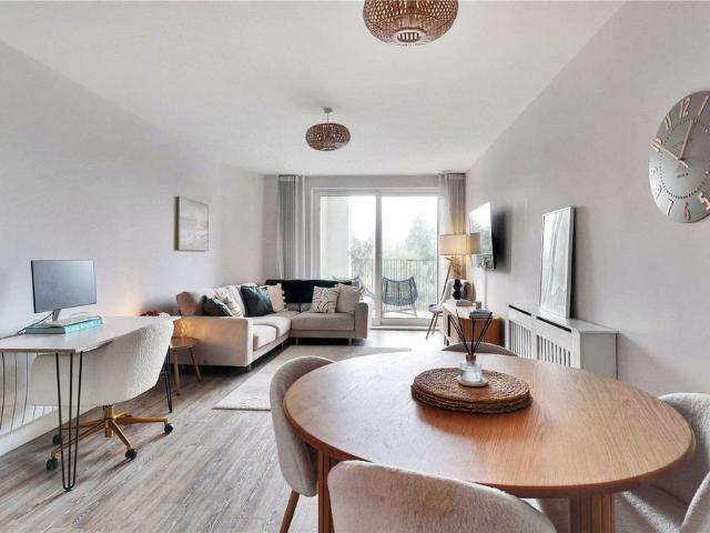 A stylish and attractively presented one bedroom apartment in this landmark development on the edge of the historic Pantiles
