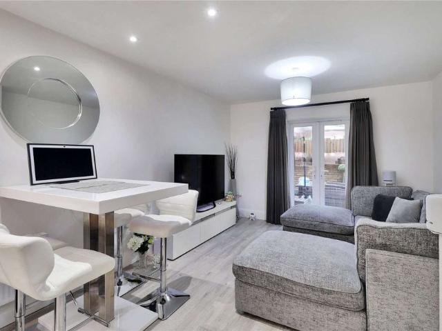 A stylish apartment in the popular Royal Wells development with off street parking and balcony