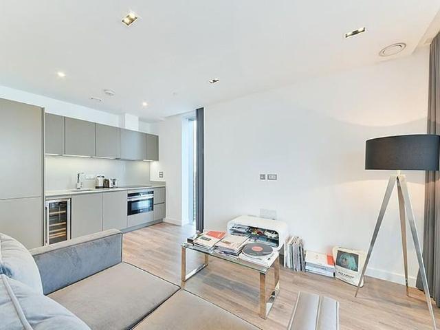 A stylish studio apartment to rent in Goodman's Fields, E1