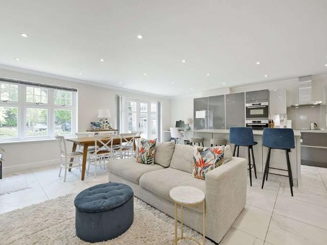 A stylish three bedroom duplex apartment in an exclusive development in the heart of Wargrave