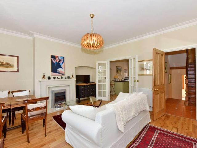 A stylish triplex apartment with parking and south facing garden