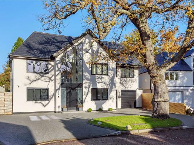 A substantial and modern home set in desirable Chislehurst