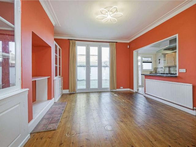 A substantial end of terrace family home located 'Between the Commons'