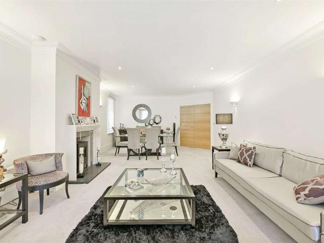 A substantial six bedroom detached residence available to rent in the heart of Northwood. The property is set behind private gates and built within the last decade