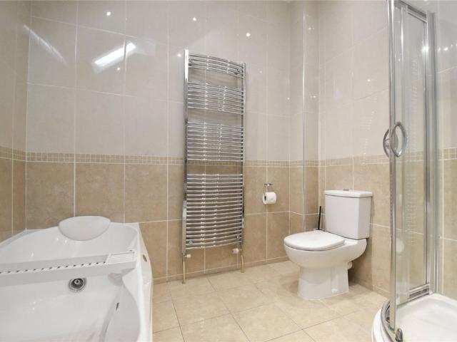 A substantial 2 bedroom detached Bungalow conveniently located for Cambridge City Centre, Science Parks and M11. Gated driveway parking and rear courtyard overlooking neighbouring stables. Calor GCH. Part Furnished
