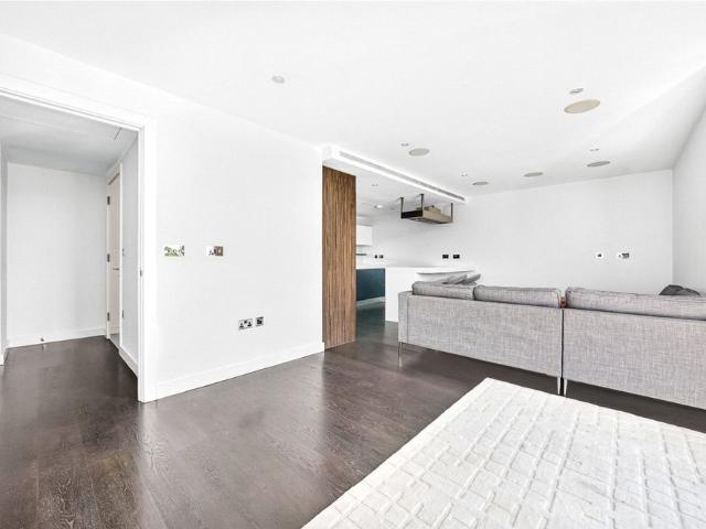 A super fifth floor with lifts three double bedroom/two bathroom apartment with a balcony spanning the entire length. EPC rating: B