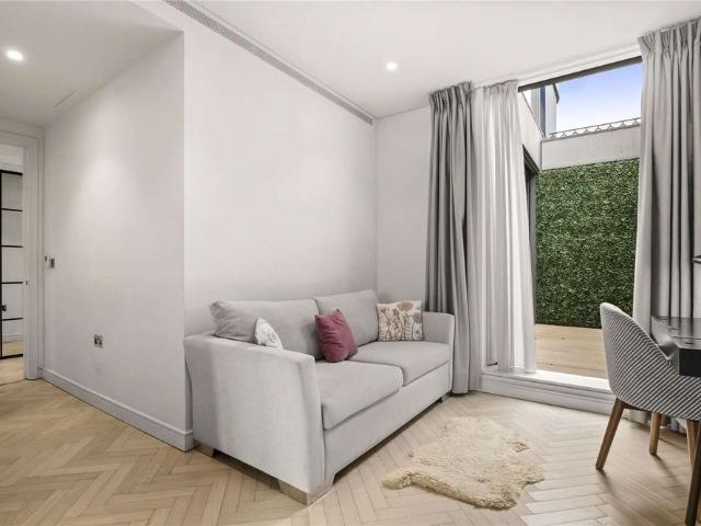 A superb three bedroom apartment situated in a converted Art Deco cinema