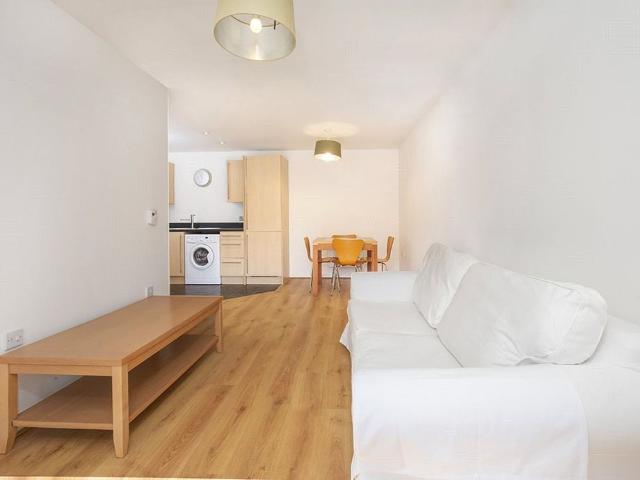 A superb top floor two bedroom part furnished apartment with allocated parking within close proximity to York city centre situated in the modern development off Heworth Green