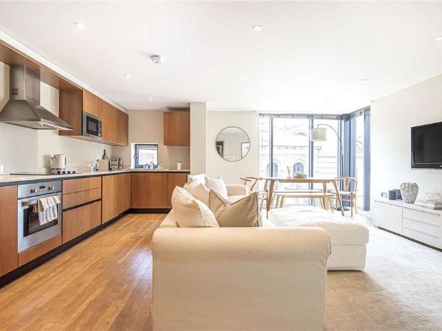 A superb city centre apartment with parking