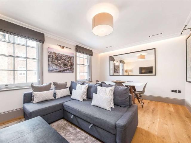 A superb duplex apartment ideally located between Marylebone and Baker Street