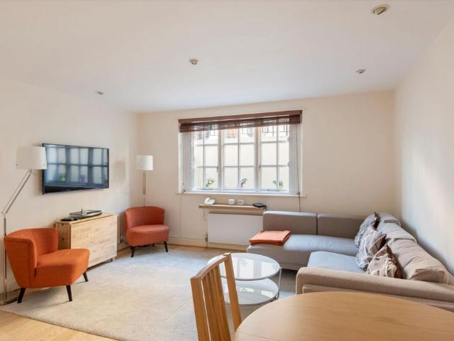 A superb home to rent on Callcott Street, W8