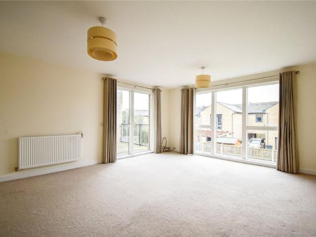A superbly presented 4 bedroom terraced home set over three floors situated to the favoured south of the city offering a short commute to the bio medical campus. Carport. GCH. Unfurnished