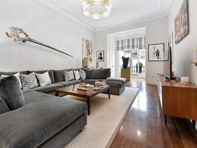 A superbly presented two bedroom duplex apartment to rent in the heart of Belgravia, SW1