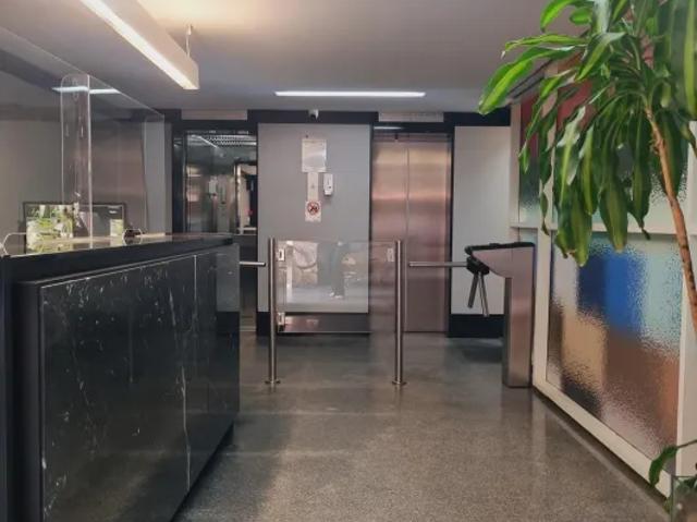 A sala para locação e venda tem 204 metros quadrados em Cidade Monções São Paulo SP