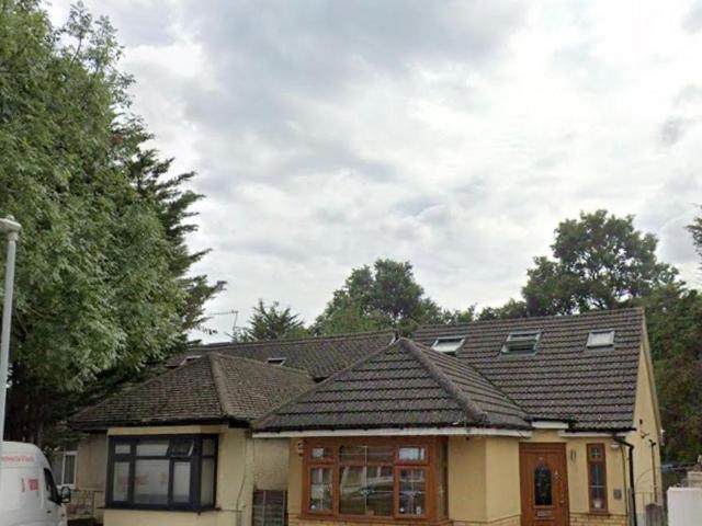 a Savoy Avenue, Hayes 4 bed bungalow to rent £2,800 pcm £646 pw