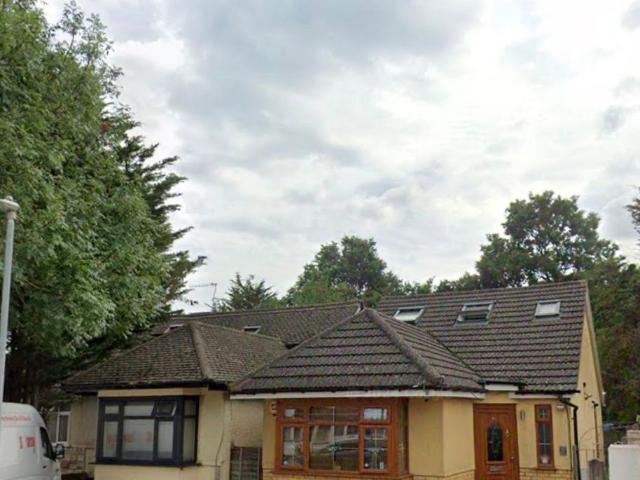 A Savoy Avenue, Hayes UB3, 4 bed bungalow to rent, £2,800 pcm | PrimeLocation